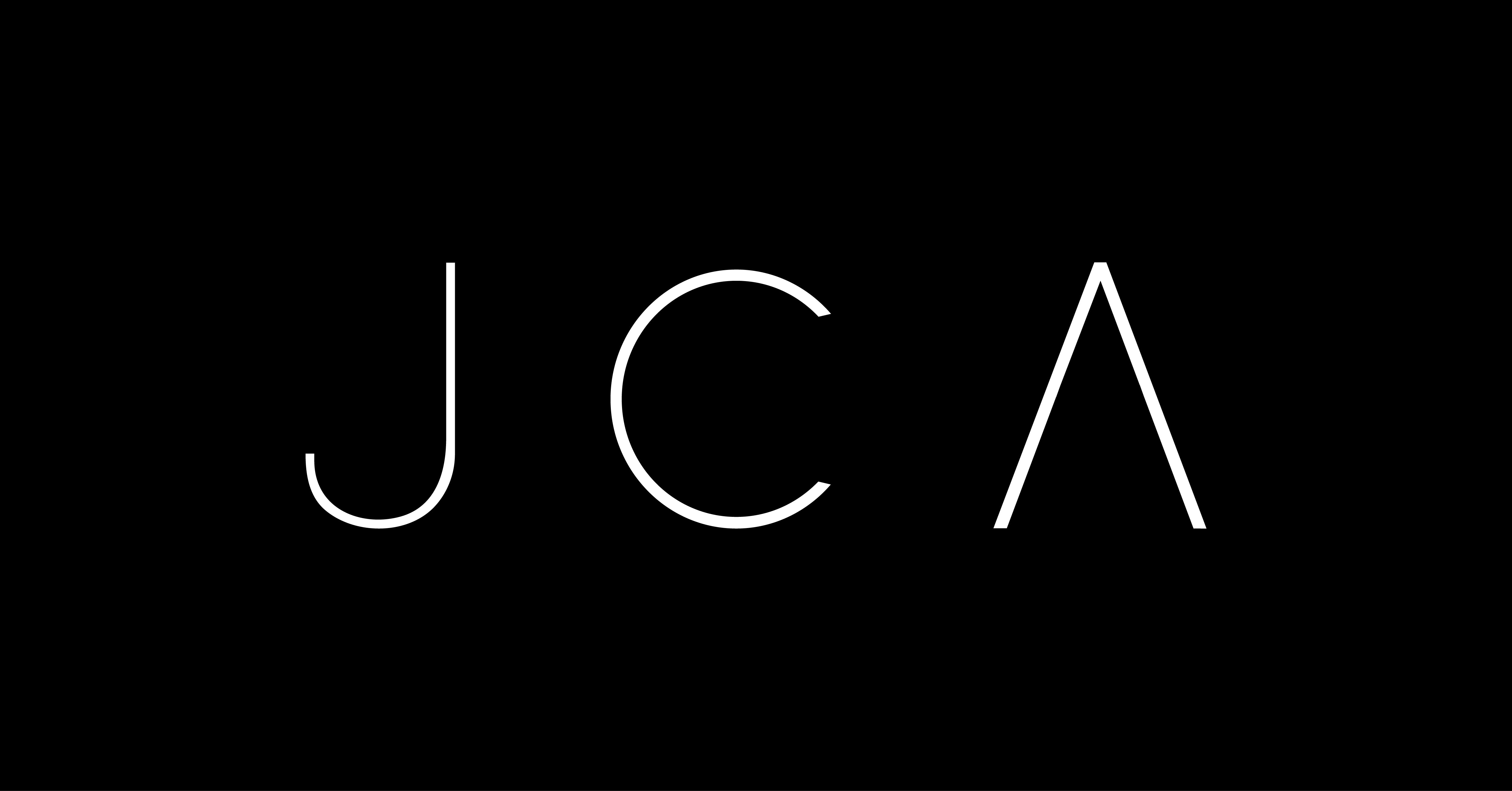 Gorra Roja con malla blanca bordado blanco – JCA